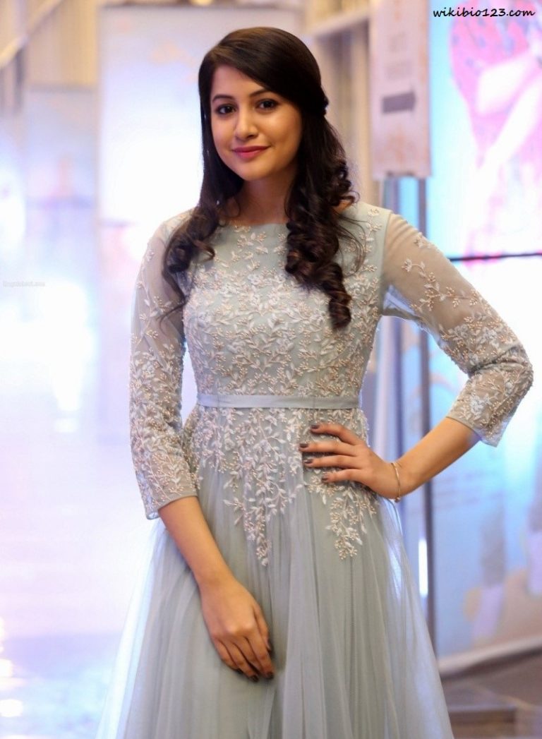 Simran Sharma wiki Bio Age Figure size Height HD Images Wallpapers ...