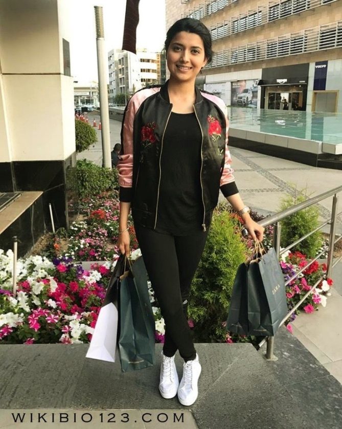 Nimrat Khaira wiki Bio Age Figure Size Height Affairs HD Images ...