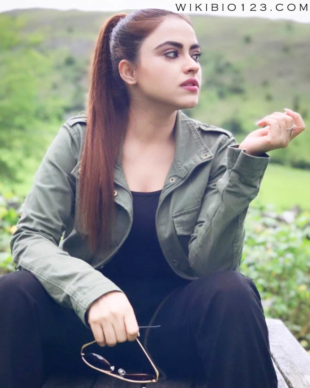 Simi Chahal wiki Bio Age Figure Size Height Affair HD Images Wallpapers