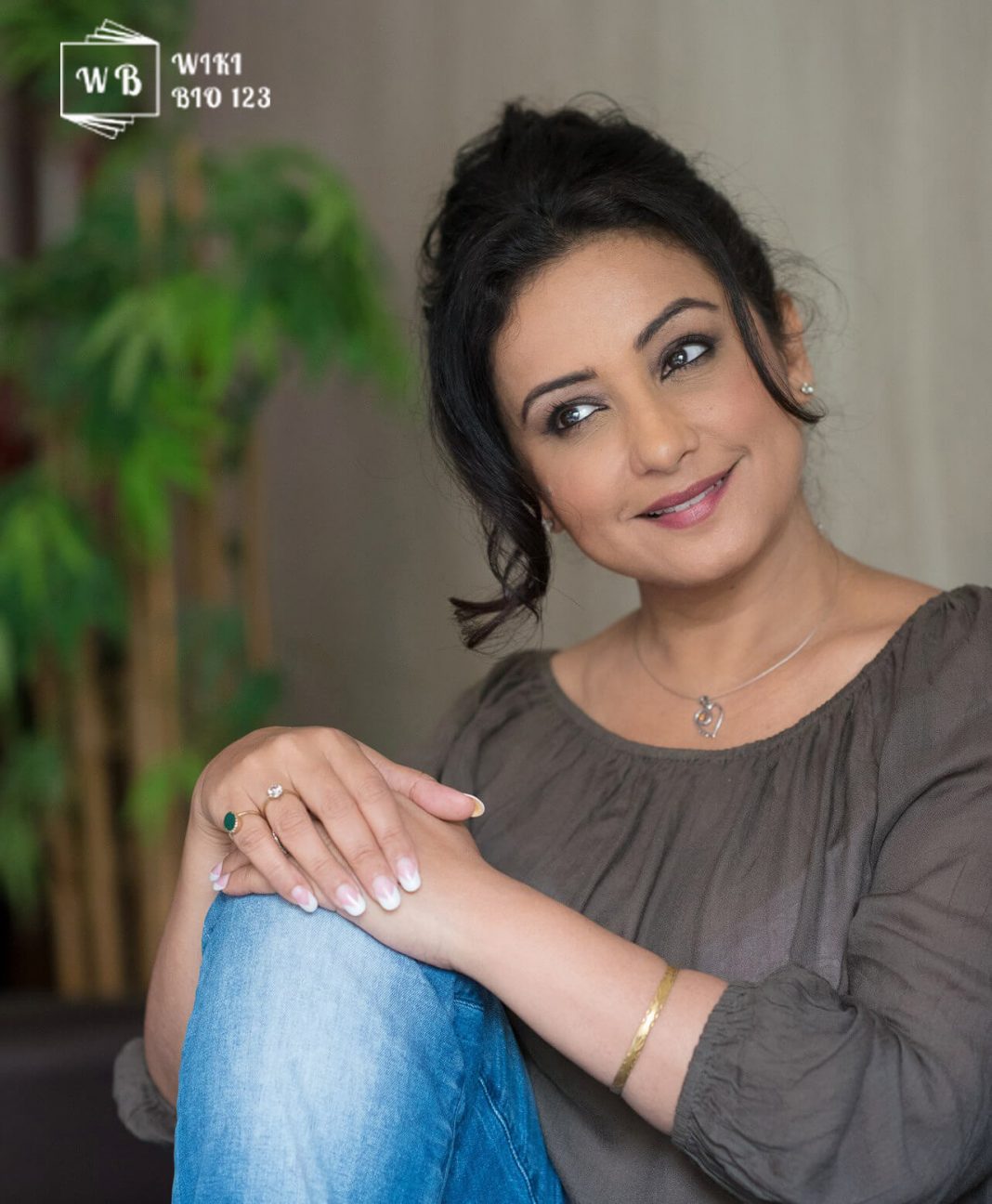 Divya Dutta Wiki Bio Age Figure Size Height Affair HD Images Wallpapers
