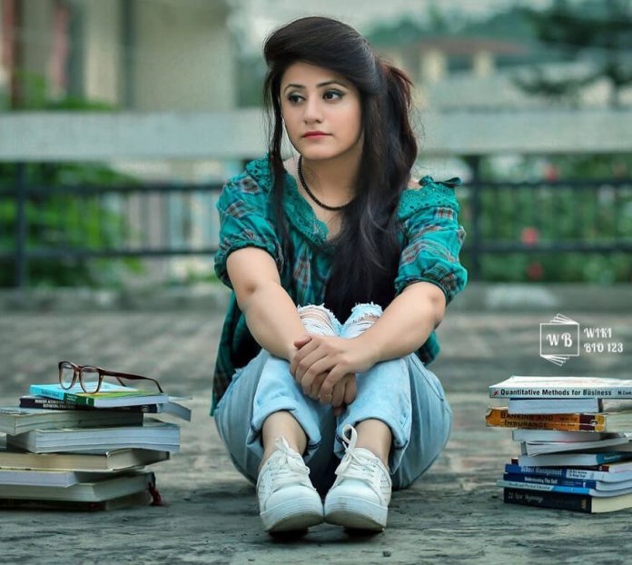 Raashi Sood Wiki Bio Age Figure Size Height Affair HD Images Wallpapers